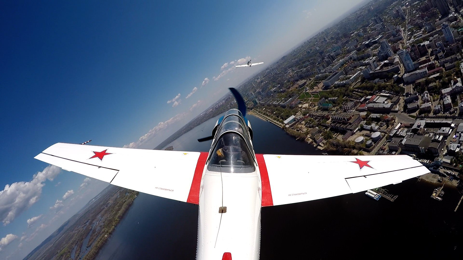 Опубликовано видео пролёта Як-52 над Самарой в День Победы | Другой ...